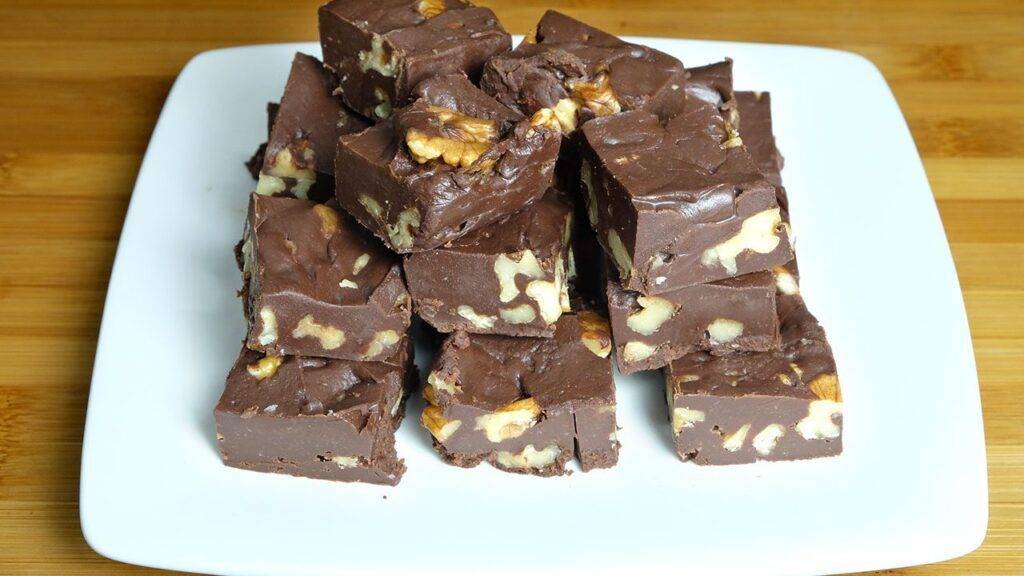Chocolate Fudge | Creamy & Firm Chocolate Fudge | Easy Chocolate Fudge ...