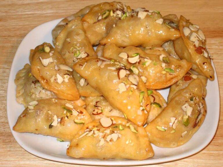 How to make Gujia at Home | Recipe for Gujia | Learn to make Best Gujiya