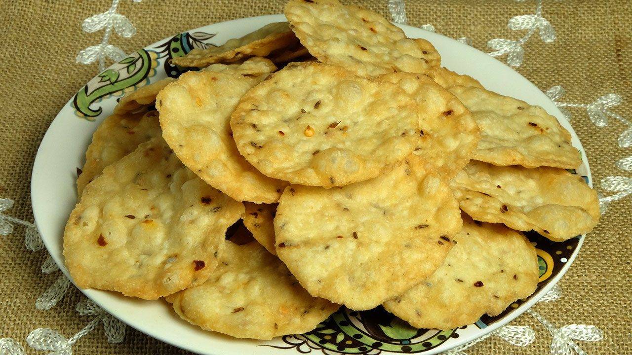 Masala Puri (Spicy Crackers) - Manjula's Kitchen - Indian Vegetarian ...