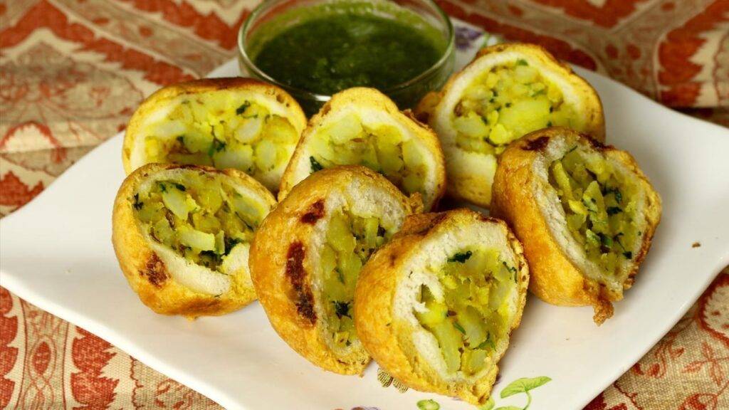 Potato Stuffed Bread Pakora: Crispy Bread Potato Pakora Recipe